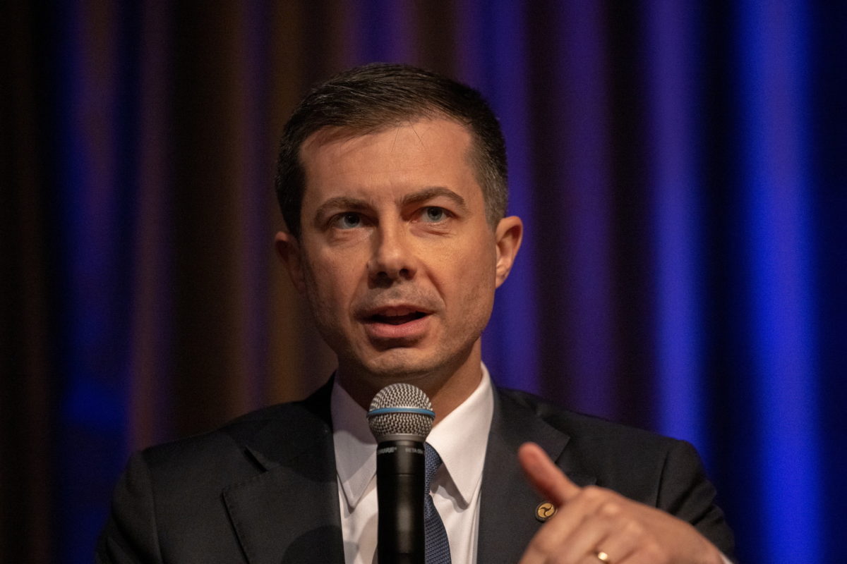 Buttigieg returns to Iowa with anti-Trump message and demands Democrats ...