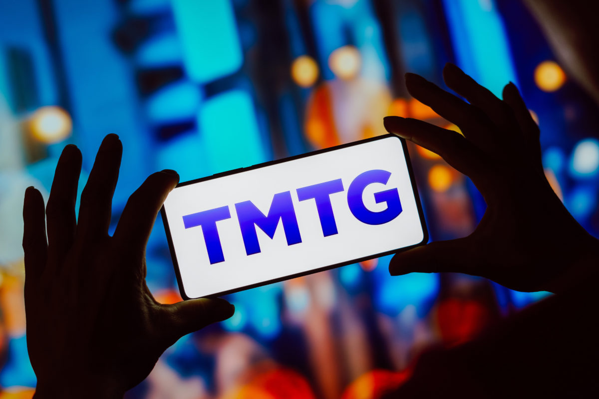 Trump’s social media company starts trading on Nasdaq | PBS News