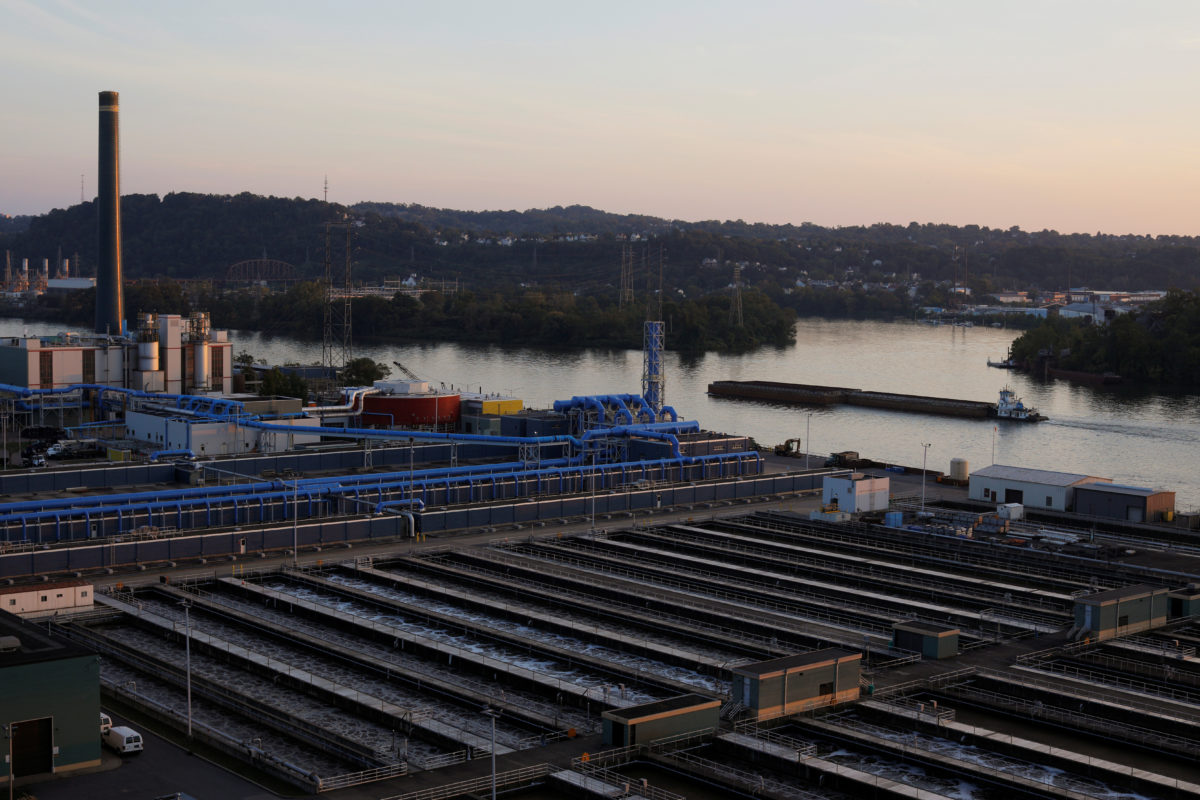 Barges damage a marina, hit a bridge after breaking loose on Ohio River ...