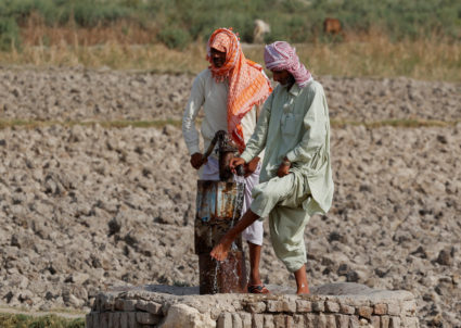 Pakistan heatwave sends hundreds to hospitals | PBS News