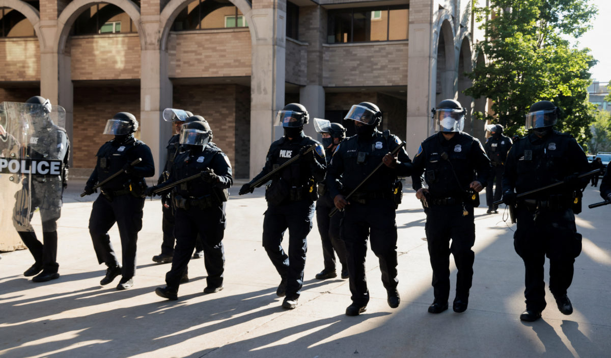 Police swarm Israel-Hamas war protesters blocking entrance to campus at ...