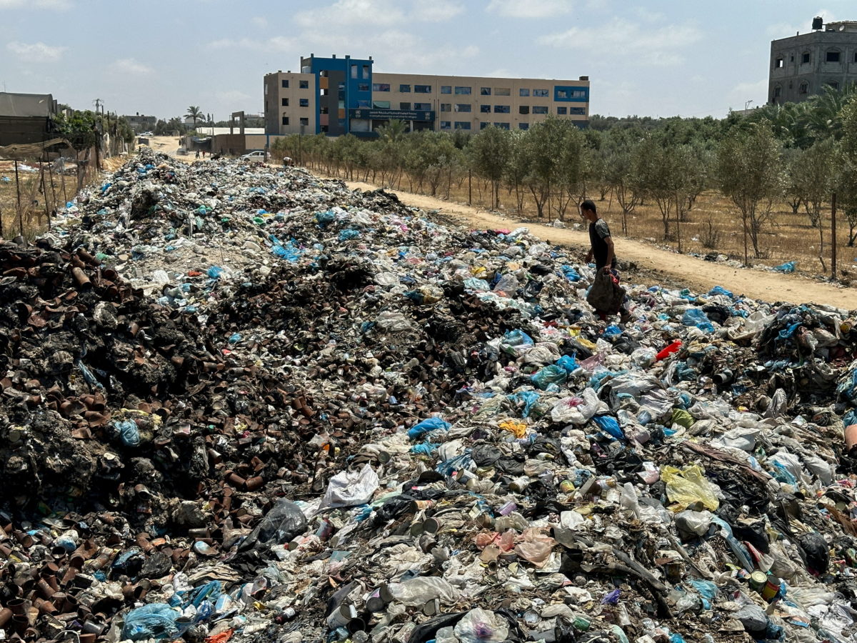 Palestinians are surrounded by sewage and garbage as summer Gaza heat ...