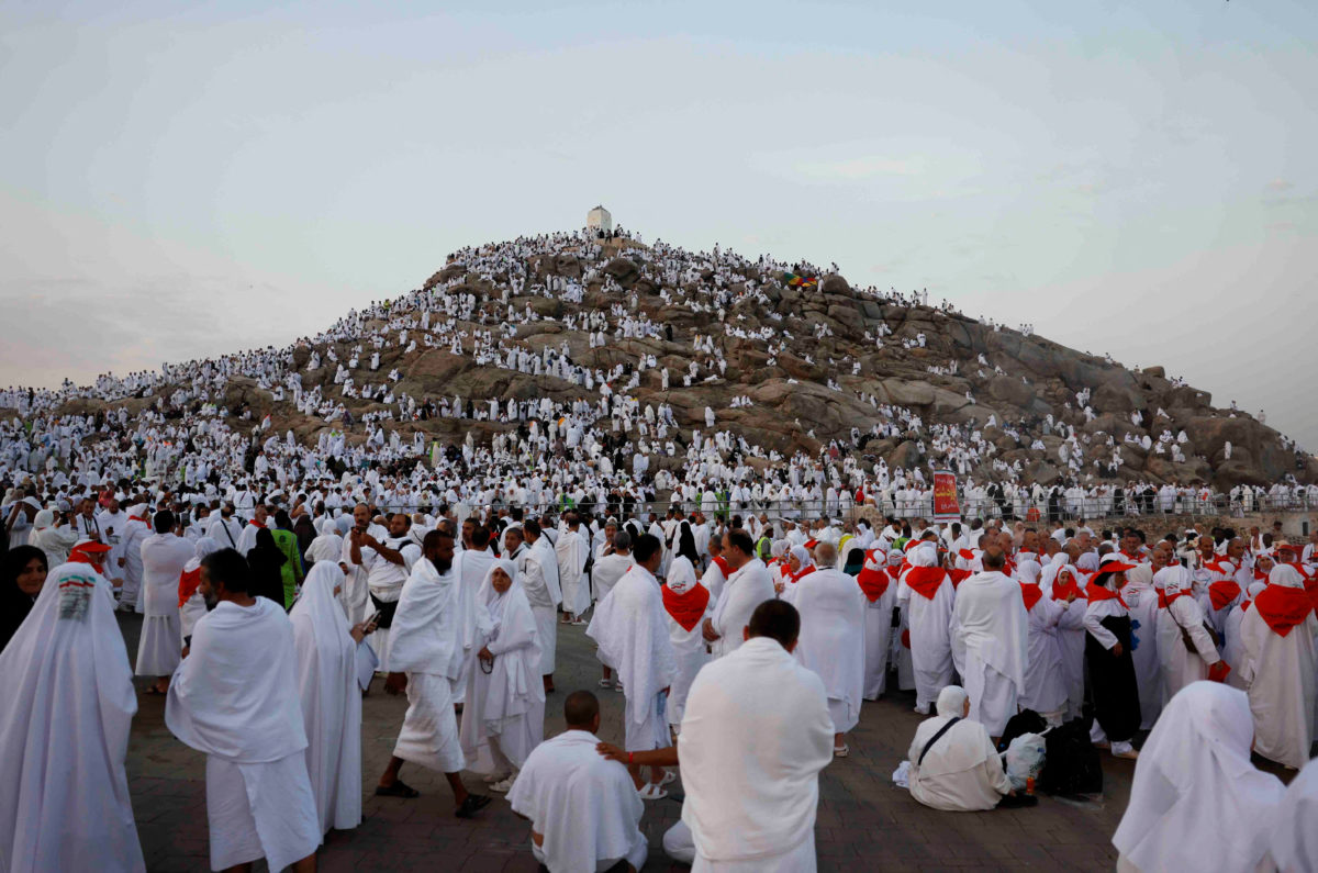 Muslims converge at Mount Arafat to worship as Hajj pilgrimage reaches ...