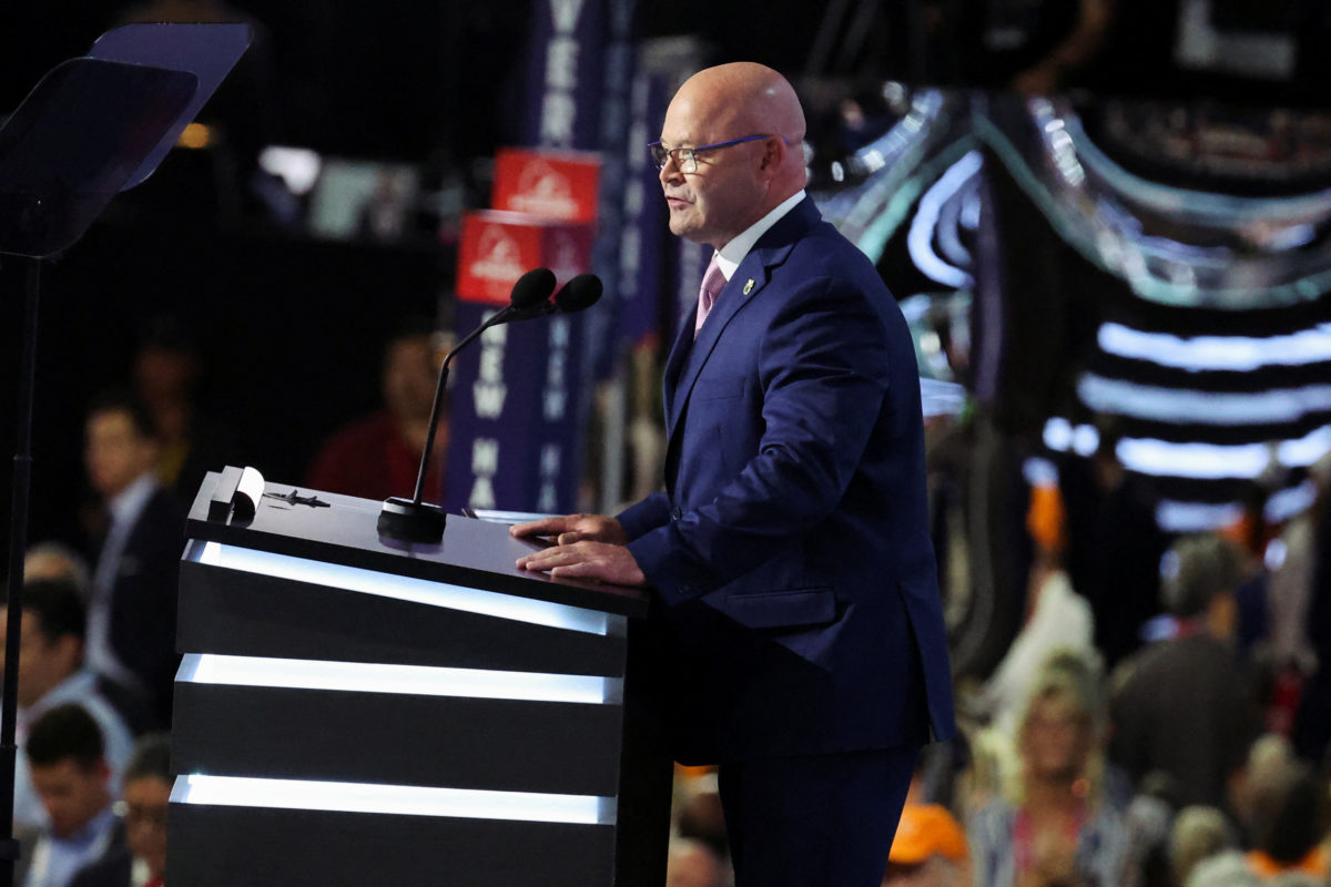 Live updates: After Trump makes entrance as official nominee, GOP ...
