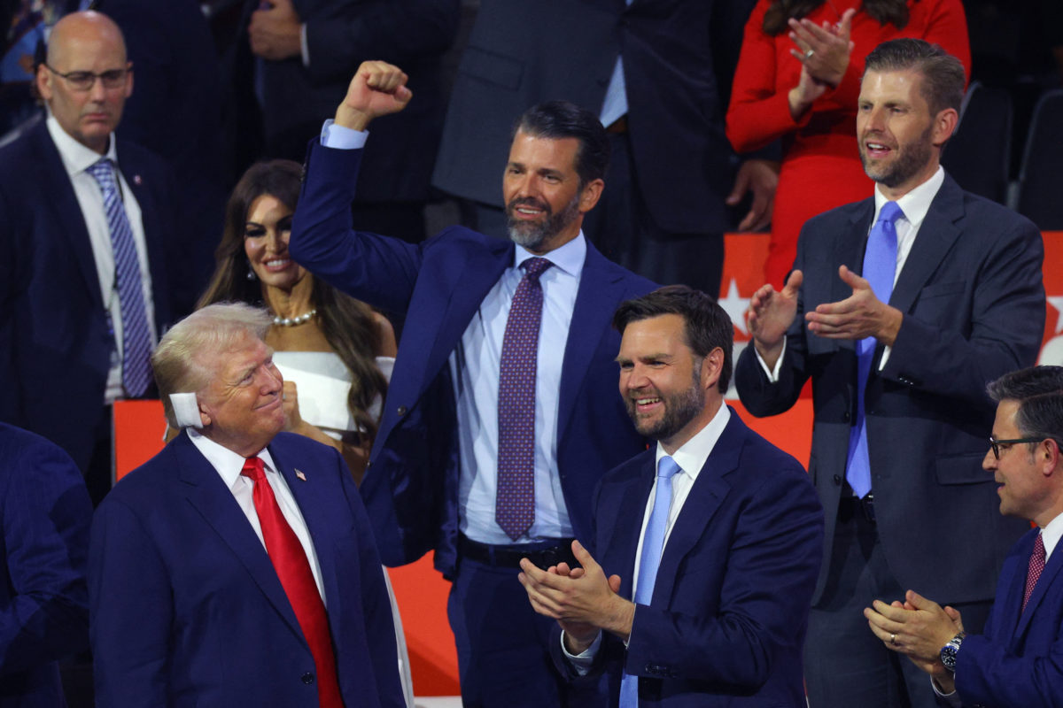 Live updates: After Trump makes entrance as official nominee, GOP ...