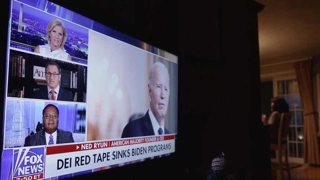 Exploring the links between political polarization and declining trust ...