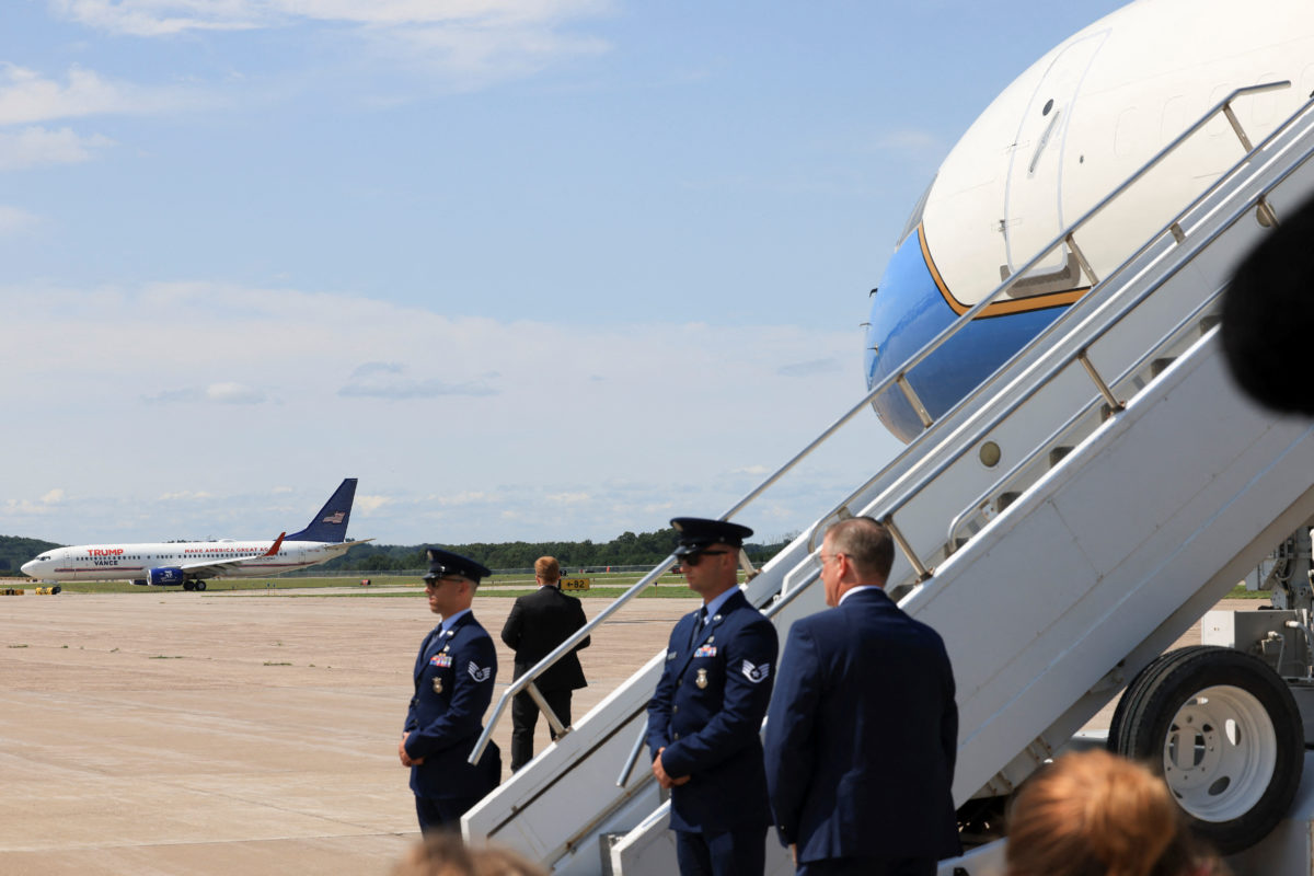 WATCH: Vance makes campaign stop at Eau Claire factory, saying ‘weird ...