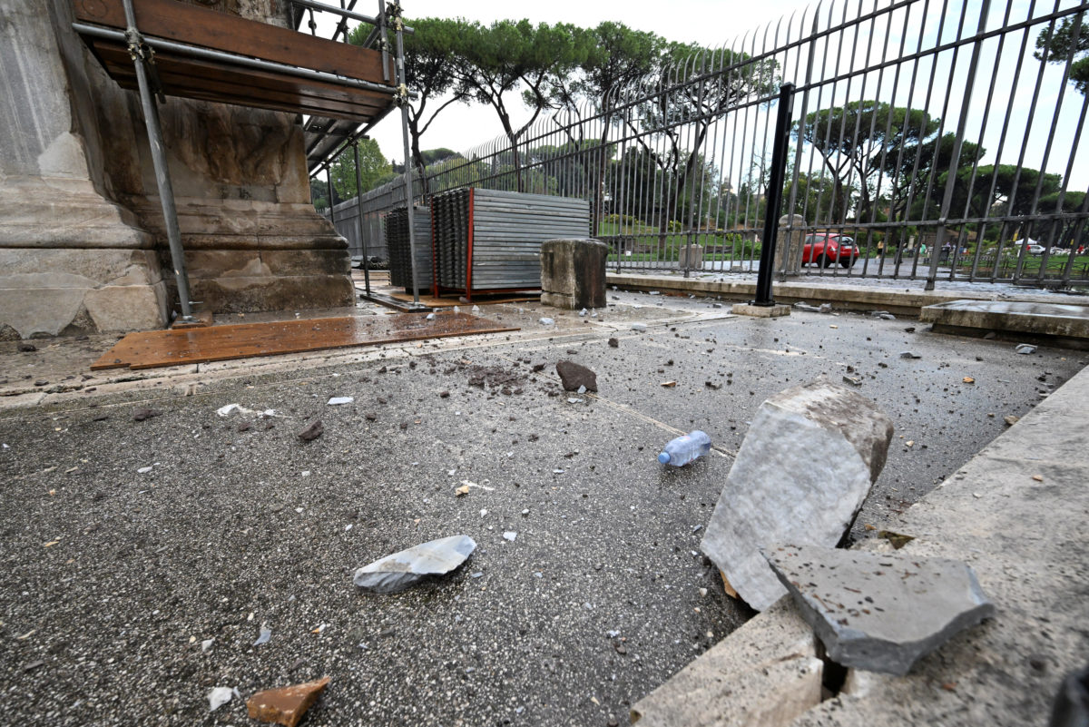 PHOTOS: Lighting strike breaks off marble fragments from Rome’s ancient ...