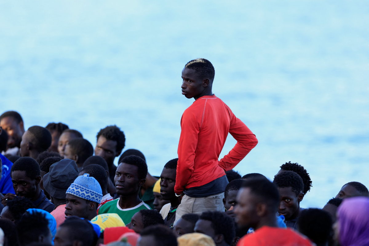 Spain to allow for thousands of migrants in country illegally to earn ...