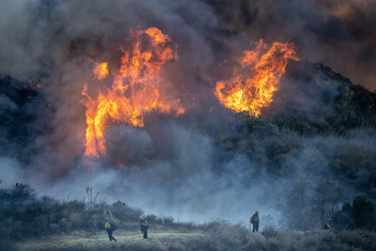 Southern California wildfire destroys more than 100 structures, but ...