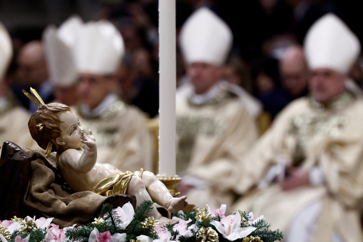 PHOTOS: Pope Francis marks Christmas by urging all nations to silence ...