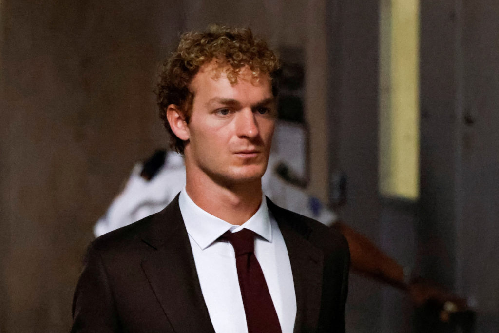 New York jury acquits former Marine charged after subway chokehold ...