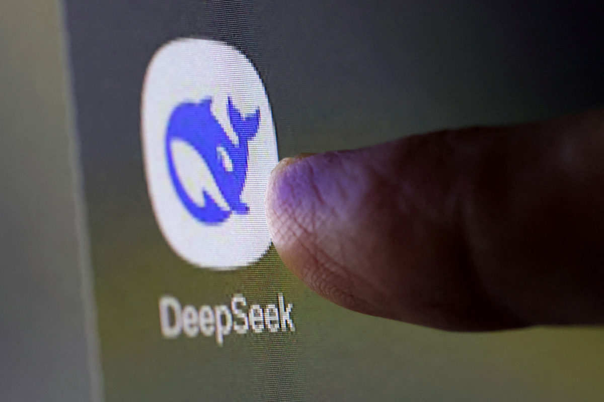 South Korea pauses downloads of DeepSeek's AI apps due to privacy ...