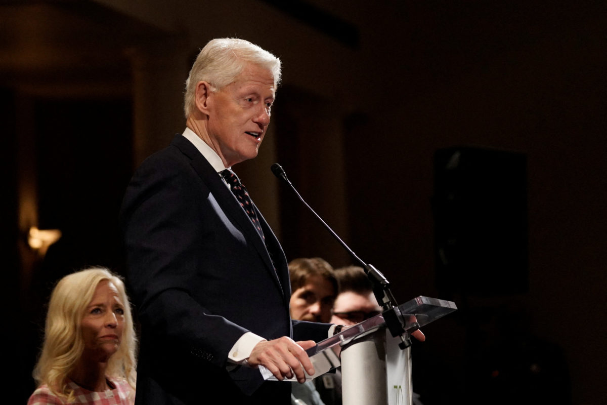 Former President Clinton speaks at memorial service 30 years after ...