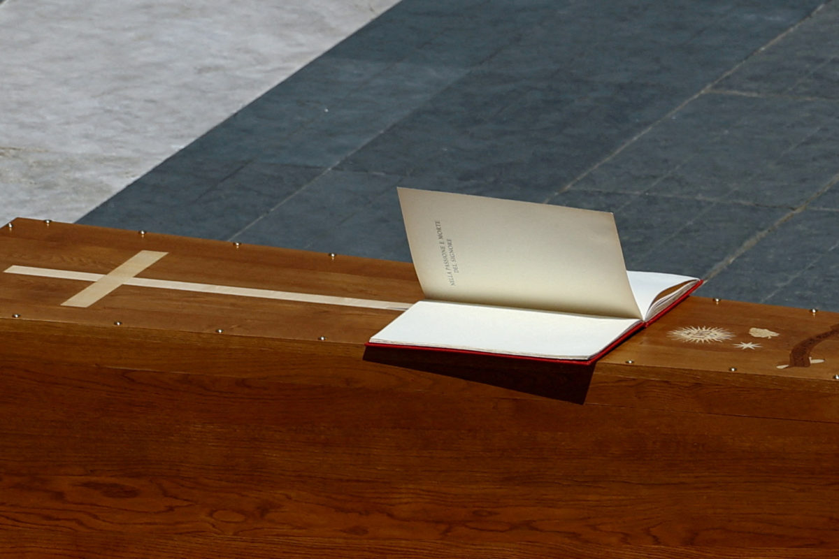 PHOTOS: Mighty and meek say farewell to Pope Francis at his funeral and ...