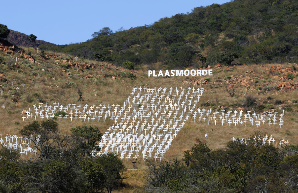 A hillside of white crosses fuels a misleading story about South Africa ...