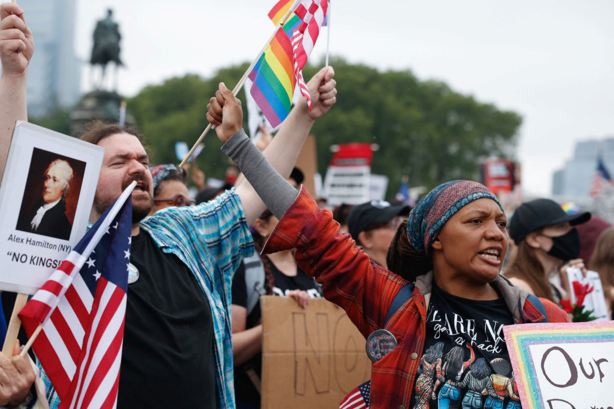 Protesters gather across the U.S. at nationwide anti-Trump 'No Kings ...