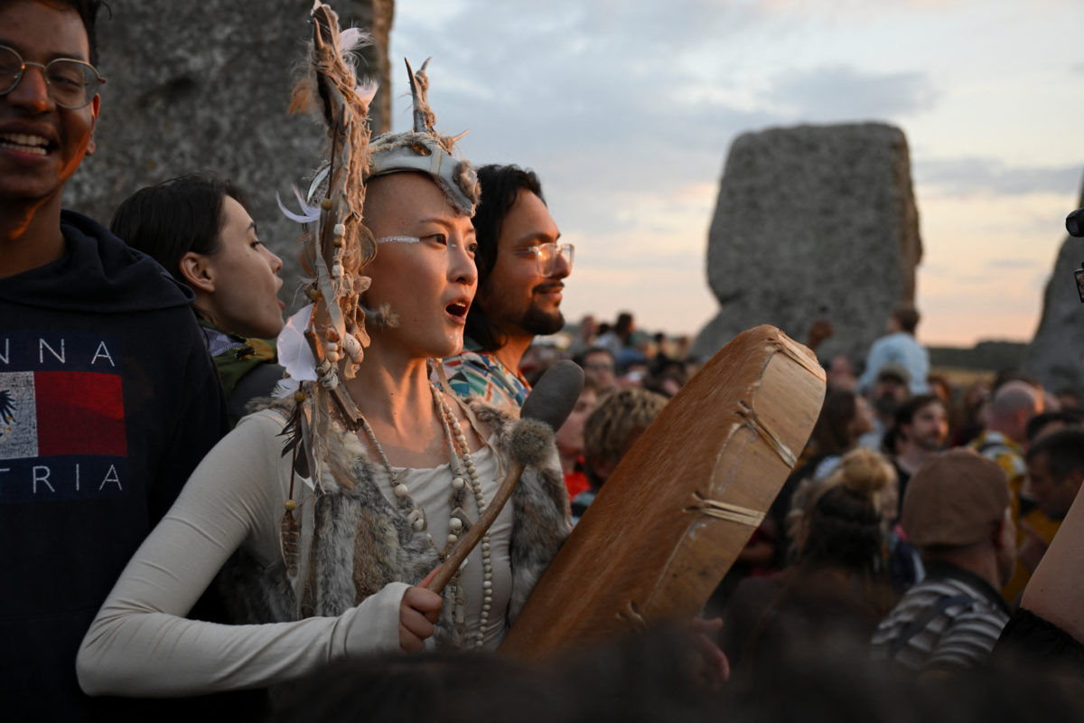 Druids, pagans and revelers celebrate summer solstice with the rising ...