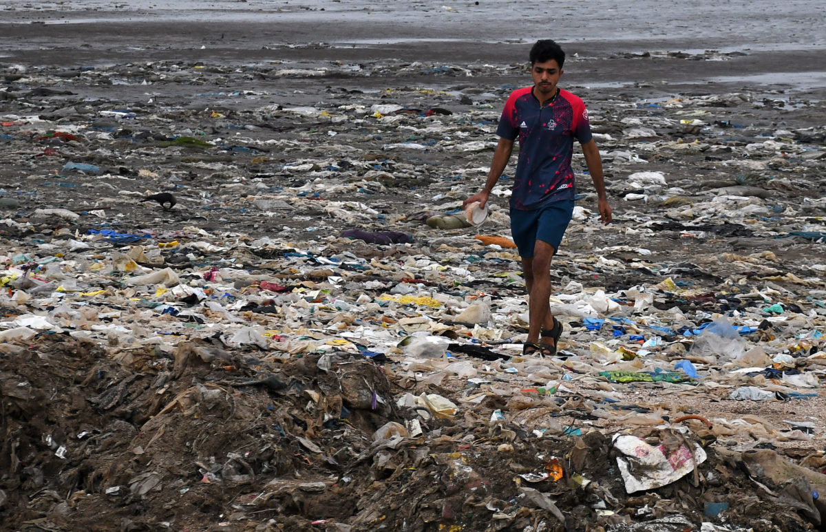 Plastic pollution treaty talks in Geneva end without an agreement | PBS ...