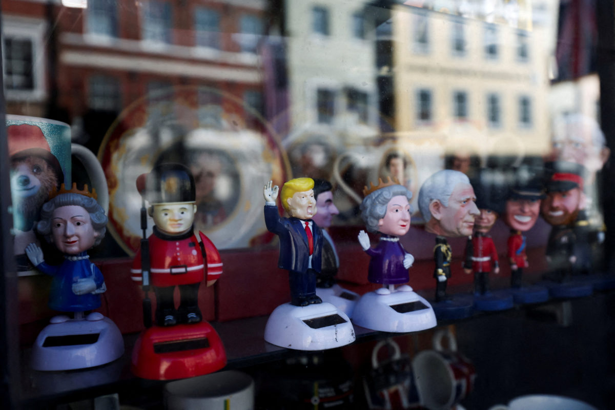 PHOTOS: Trumps greeted with royal welcome and protests on state visit ...