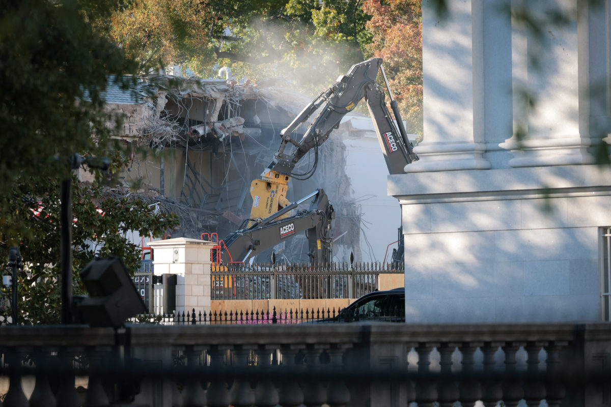 PHOTOS: White House starts East Wing demolition to build Trump's ...