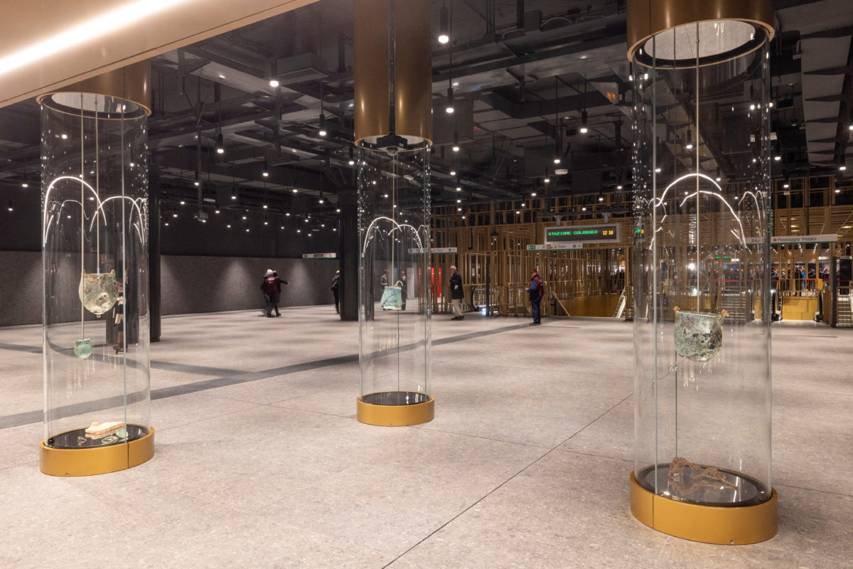 Colosseum subway station, with displays of unearthed artifacts, opens ...