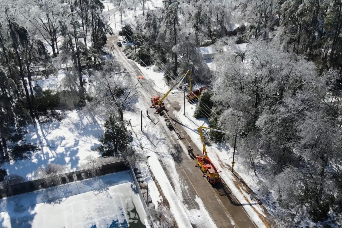 Mississippi sends 135 snowplows to help clear ice and snow from traffic ...