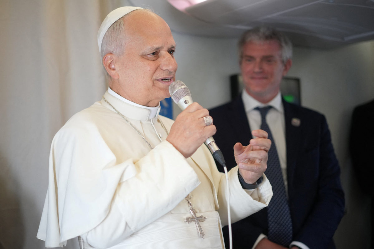 Pope urges U.S. and Iran to resume peace talks, condemns capital ...
