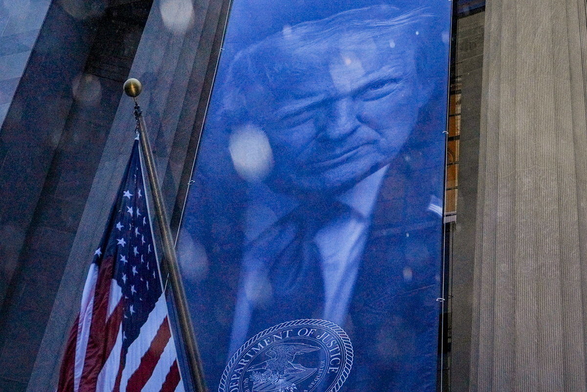 Judge temporarily blocks payouts from Trump's $1.8B 'anti-weaponization ...