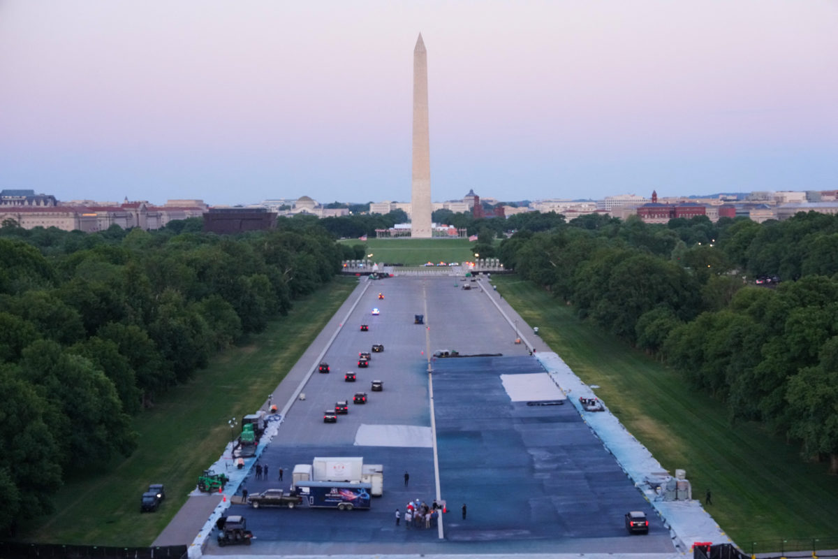 Trump drives across Lincoln Memorial Reflecting Pool to inspect blue ...